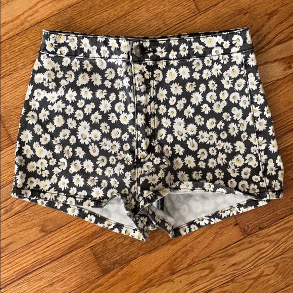 Forever 21 | Shorts | Daisy Shorts | Poshmark